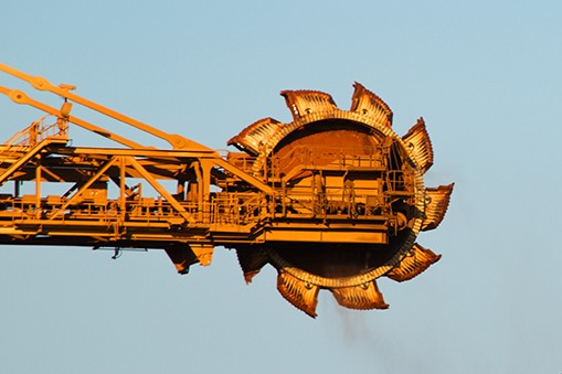 Investors dig new mining investment model